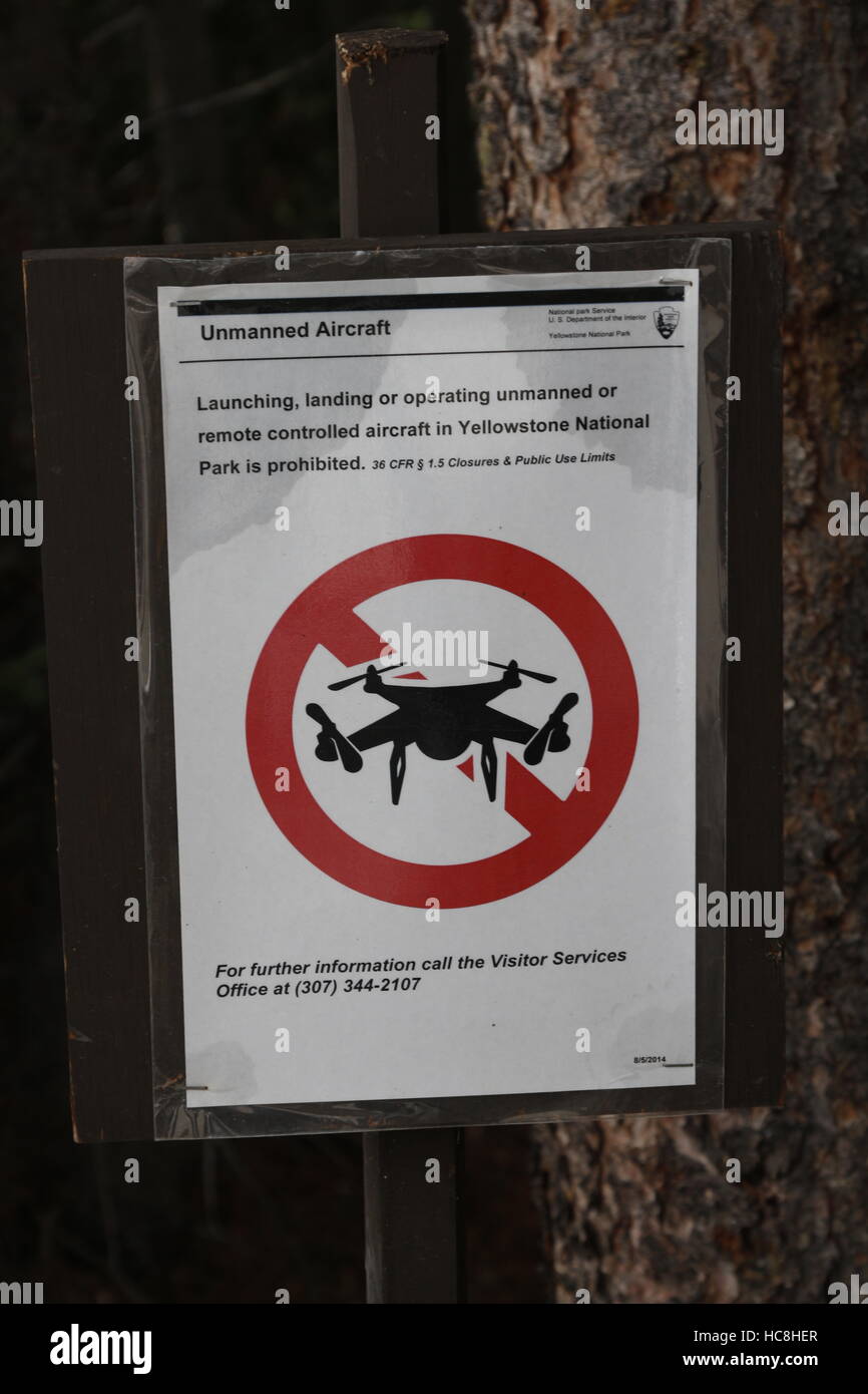 Warning sign yellowstone national park hi-res stock photography and ...