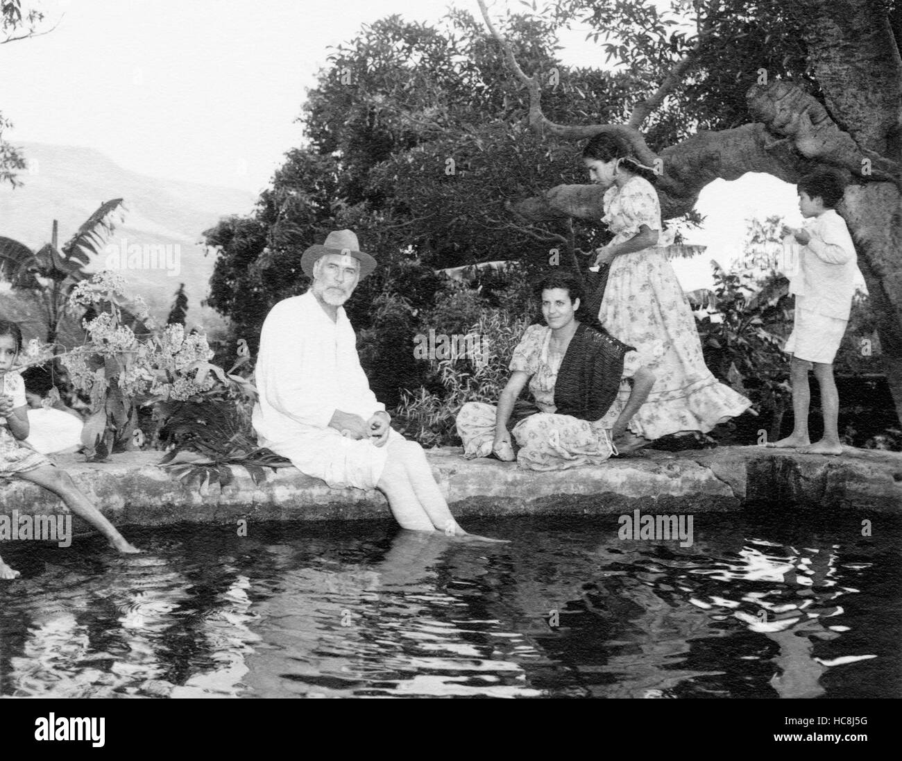 THE TREASURE OF THE SIERRA MADRE, Walter Huston, relaxing on location ...