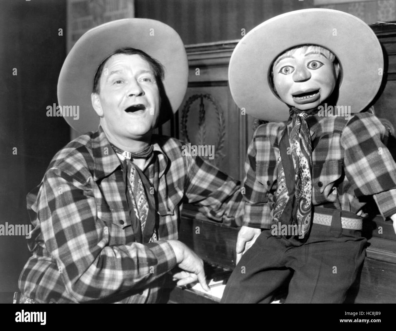 TRAIL RIDERS, Max Terhune, 1942 Stock Photo - Alamy