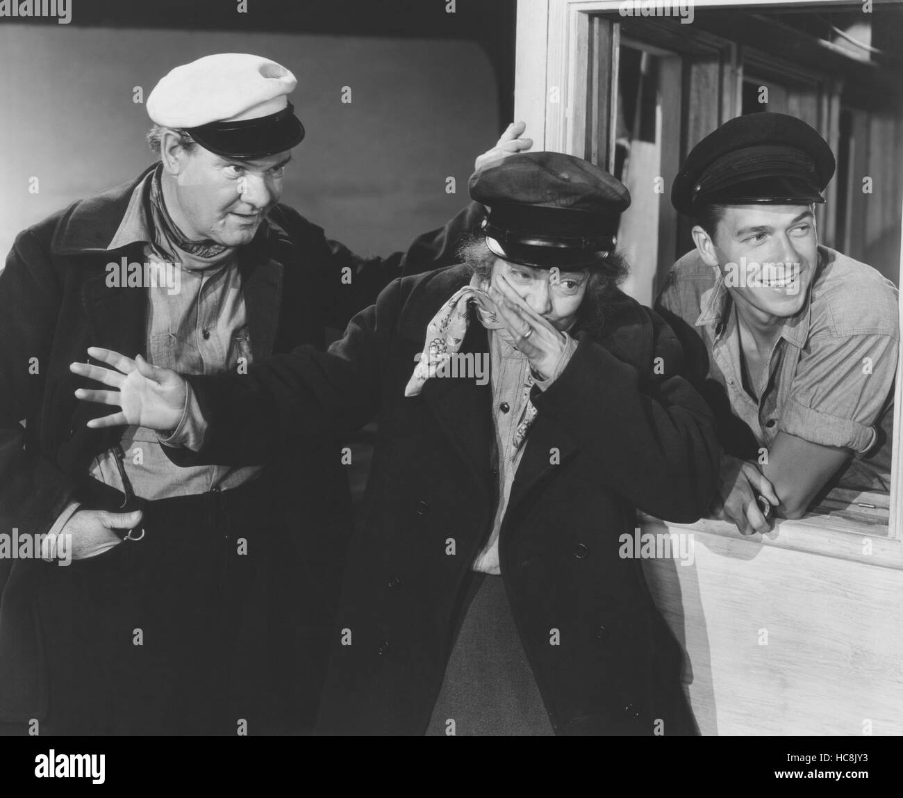 TUGBOAT ANNIE SAILS AGAIN, from left: Paul Hurst, Marjorie Rambeau ...