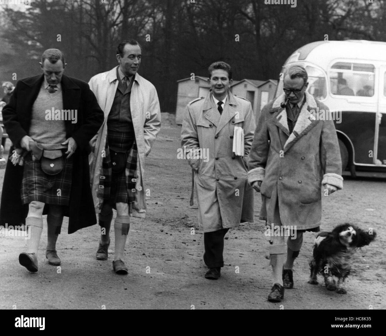 TUNES OF GLORY, Alec Guinness, Dennis Price, John Mills (with pipe) on ... TUNES OF GLORY, Alec Guinness, Dennis Price, John Mills (with pipe) on ...