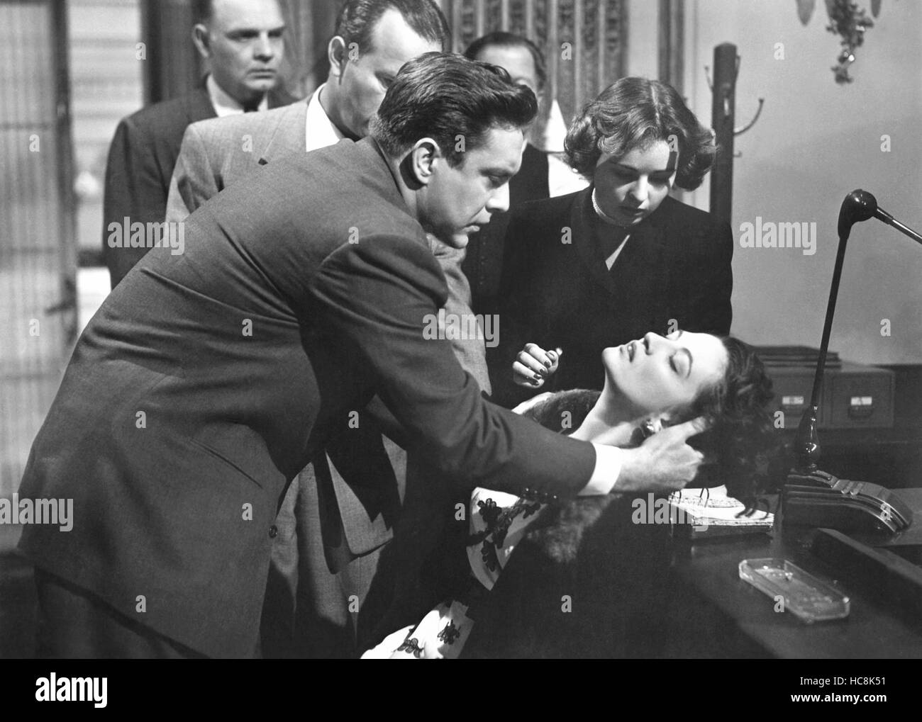 THE TURNING POINT, fron from left: Edmond O'Brien, Adele Longmire, Mary Murphy (stading right ...