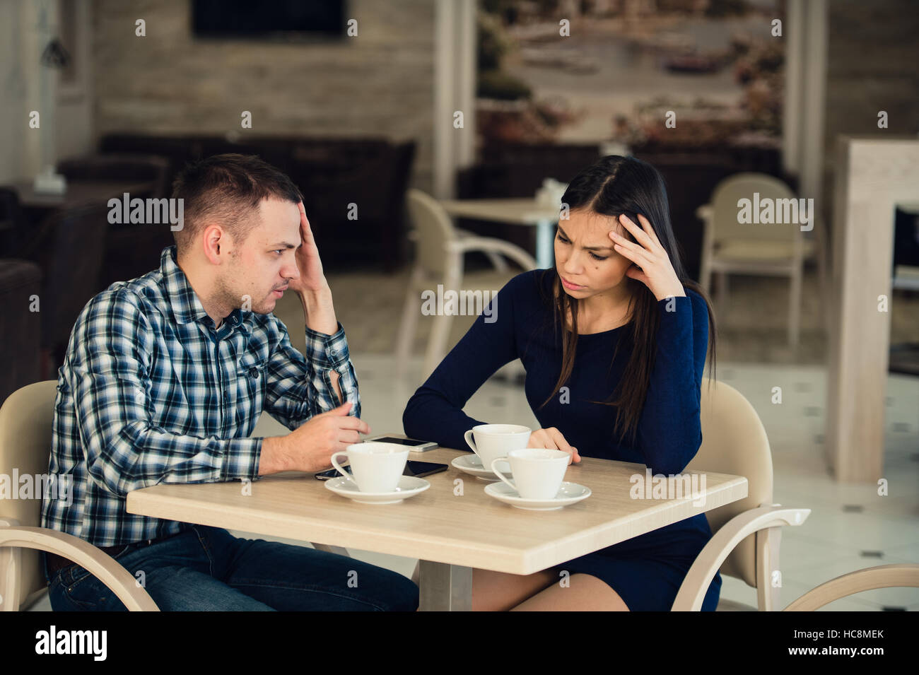 Couple arguing restaurant hi-res stock photography and images - Alamy