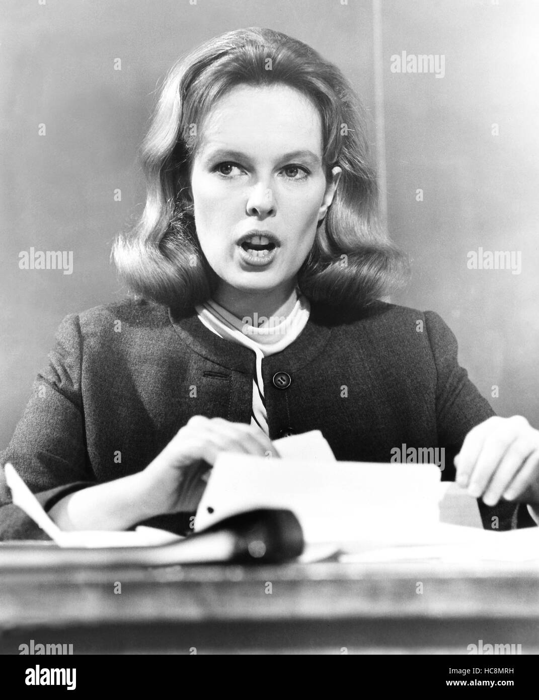 UP THE DOWN STAIRCASE, Sandy Dennis, 1967 Stock Photo - Alamy