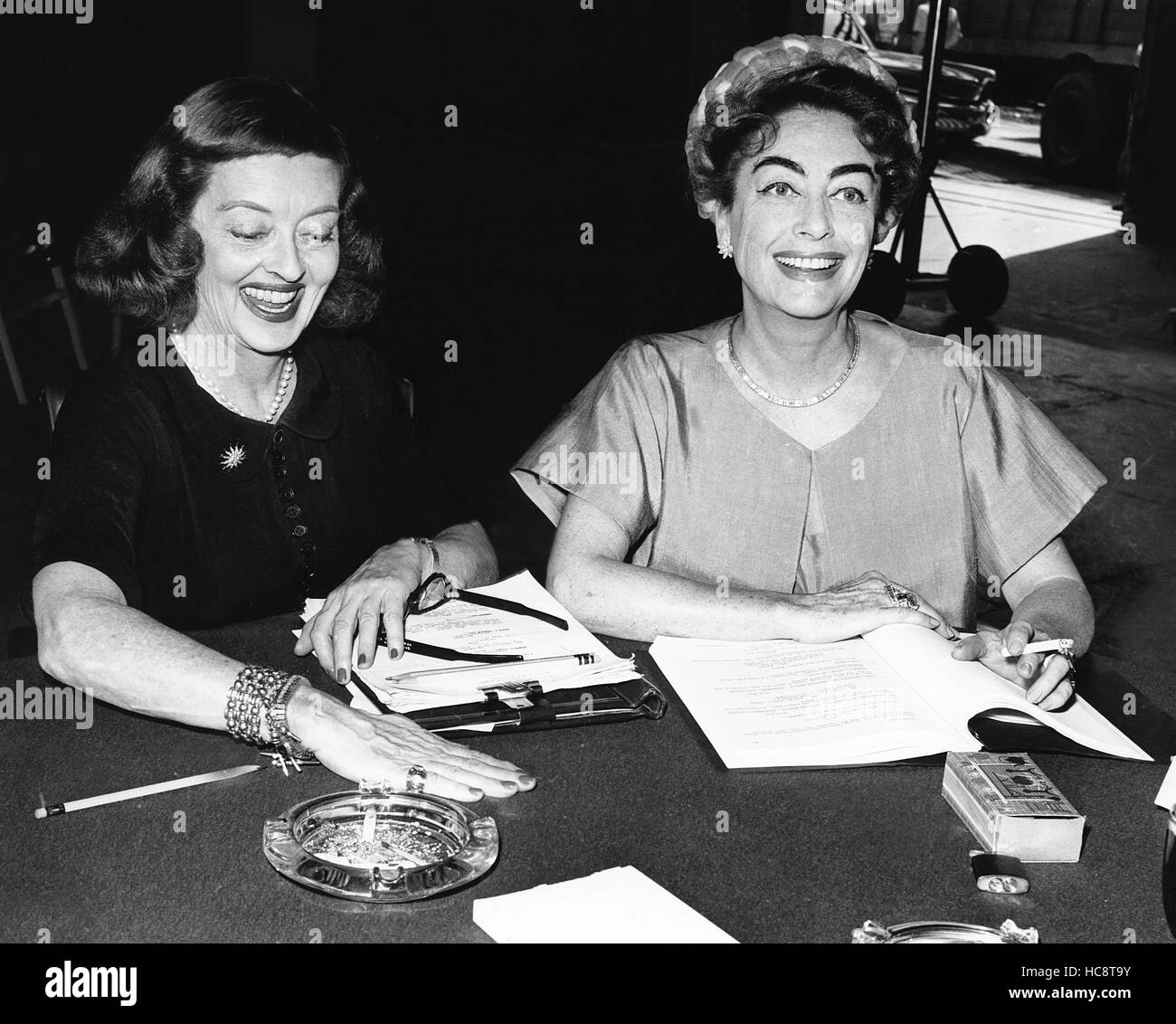 WHAT EVER HAPPENED TO BABY JANE?, from left, Bette Davis, Joan Crawford ...