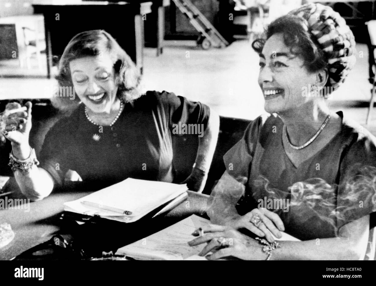 WHAT EVER HAPPENED TO BABY JANE?, from left, Bette Davis, Joan Crawford ...