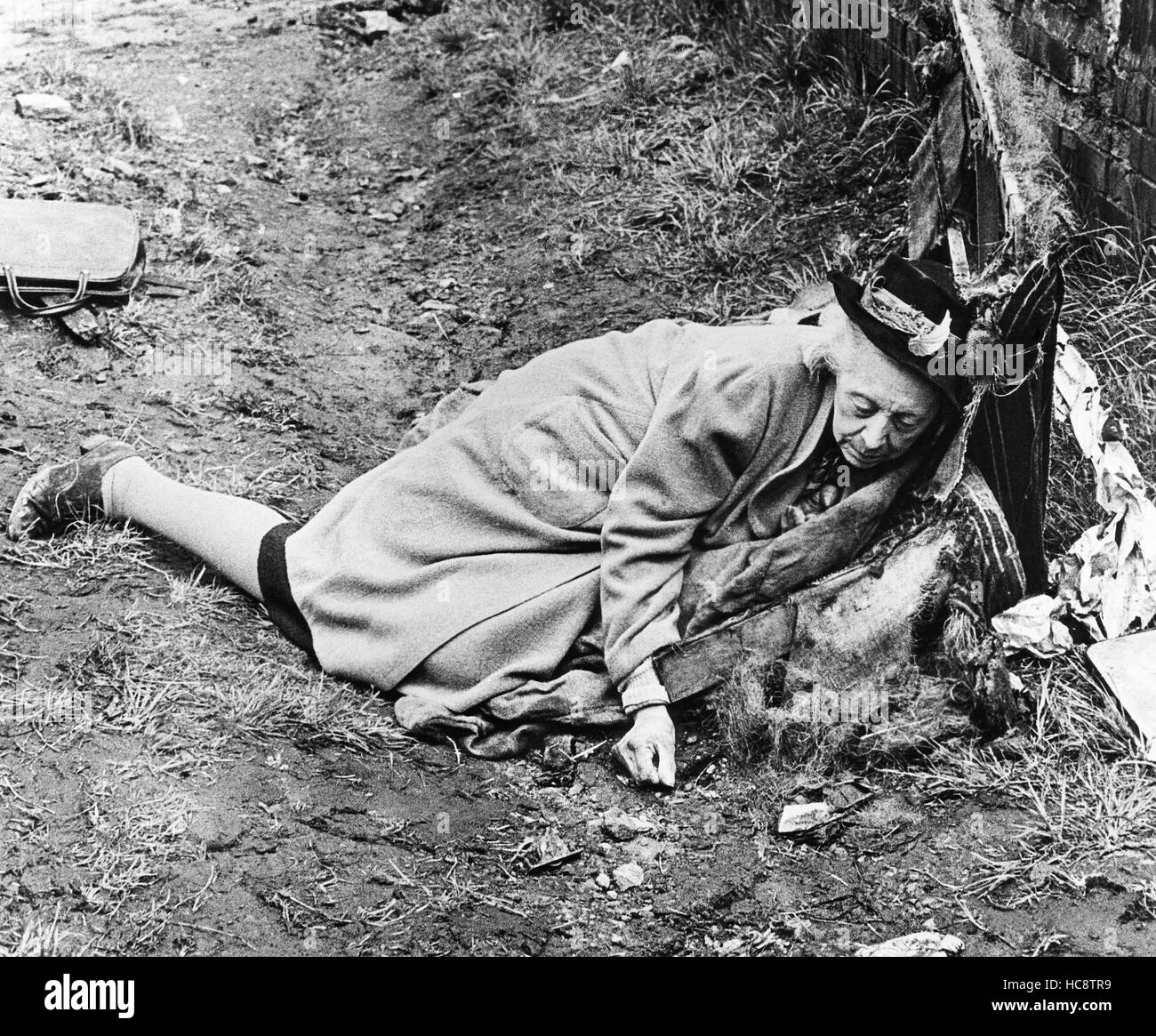 THE WHISPERERS, Edith Evans, 1967 Stock Photo - Alamy