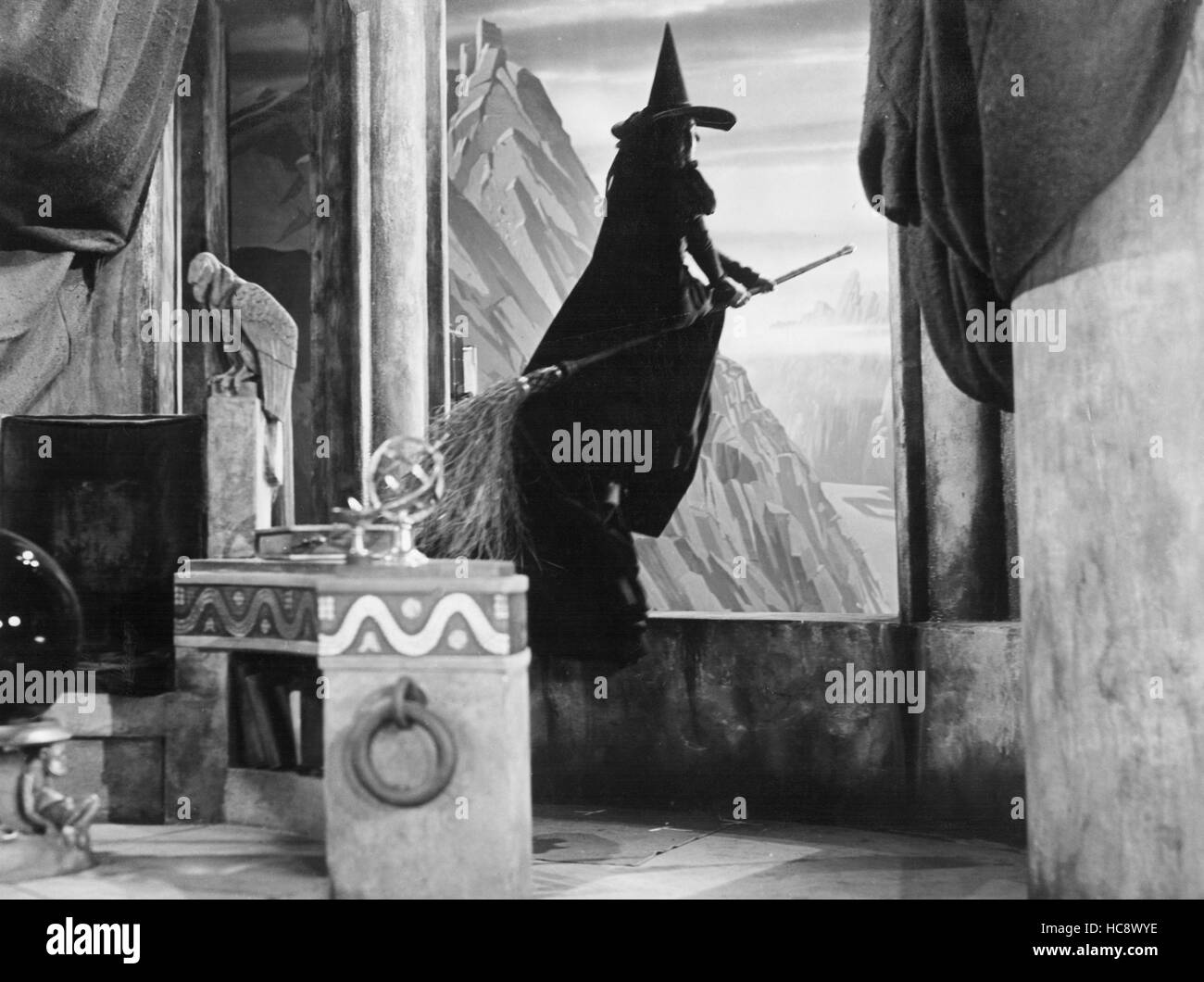 THE WIZARD OF OZ, Margaret Hamilton, as the Wicked Witch of the West ...
