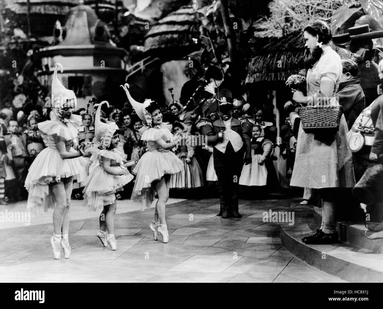 Munchkins wizard oz 1939 hi-res stock photography and images - Alamy