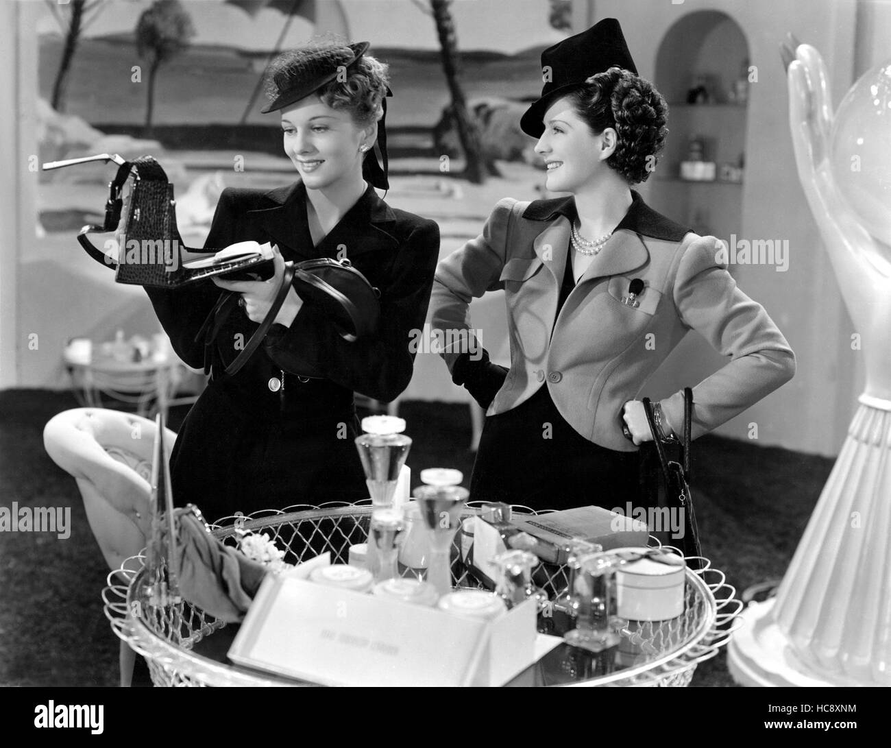 THE WOMEN, Joan Fontaine, Norma Shearer, 1939 Stock Photo - Alamy