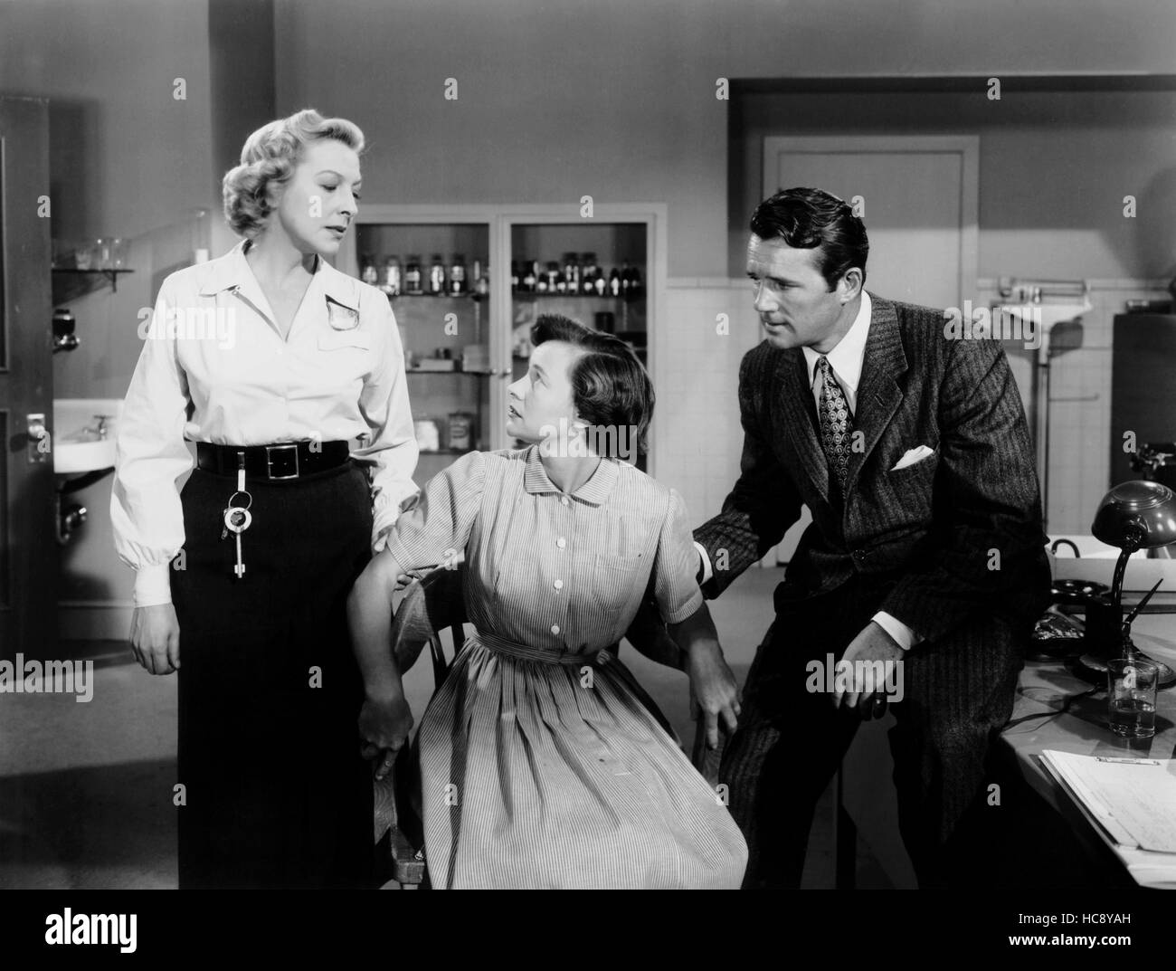 WOMEN'S PRISON, from left, Gertrude Michael, Phyllis Thaxter, Howard ...