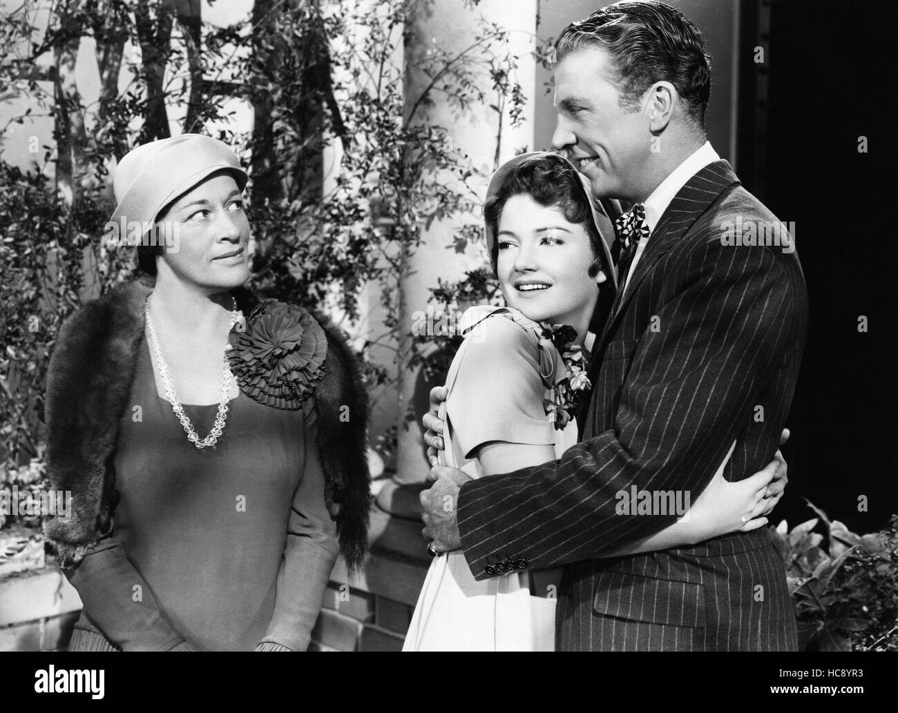 YOU'RE MY EVERYTHING, from left: Anne Revere, Anne Baxter, Dan Dailey ...