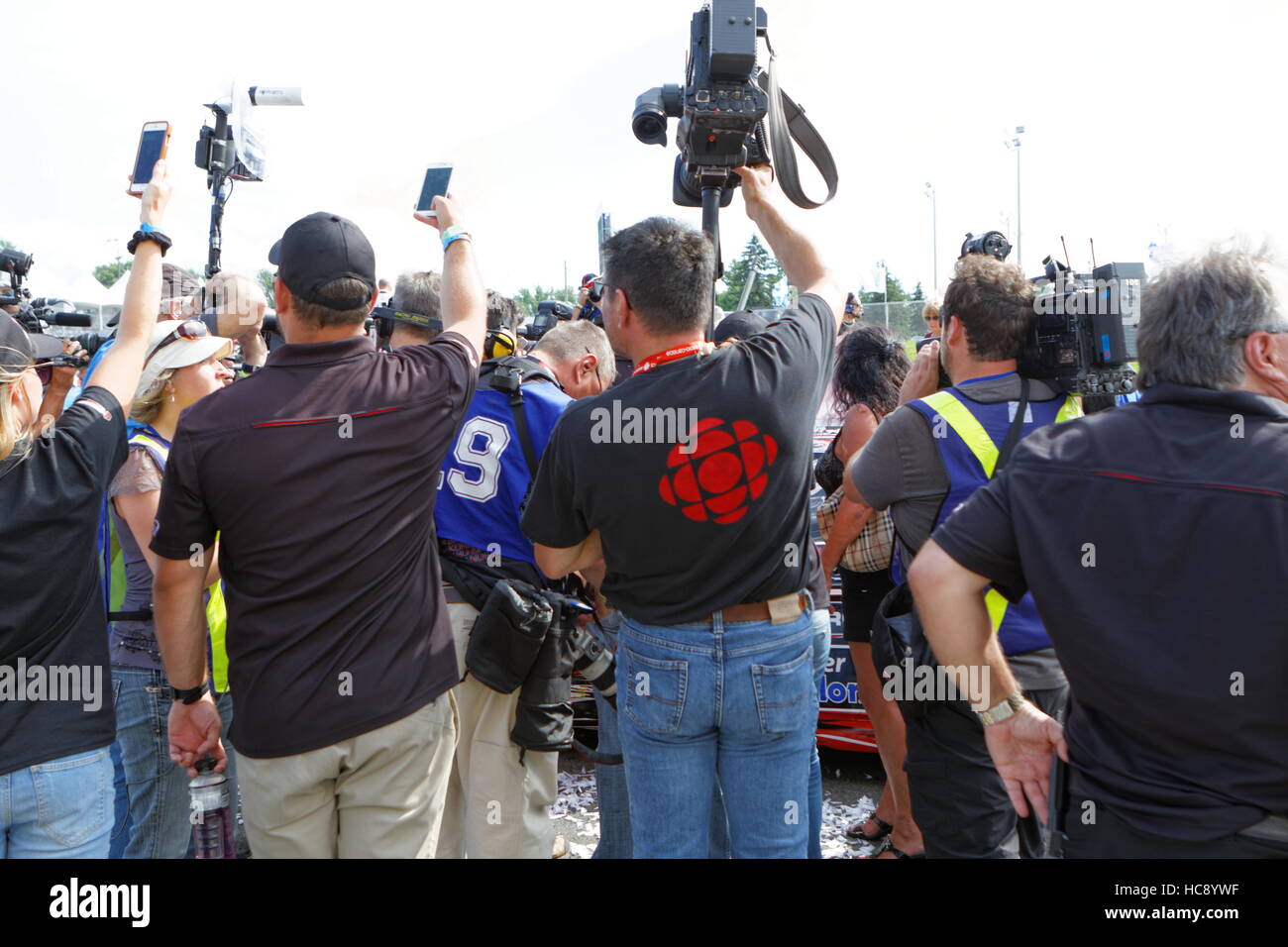 Media scrum hi-res stock photography and images - Alamy
