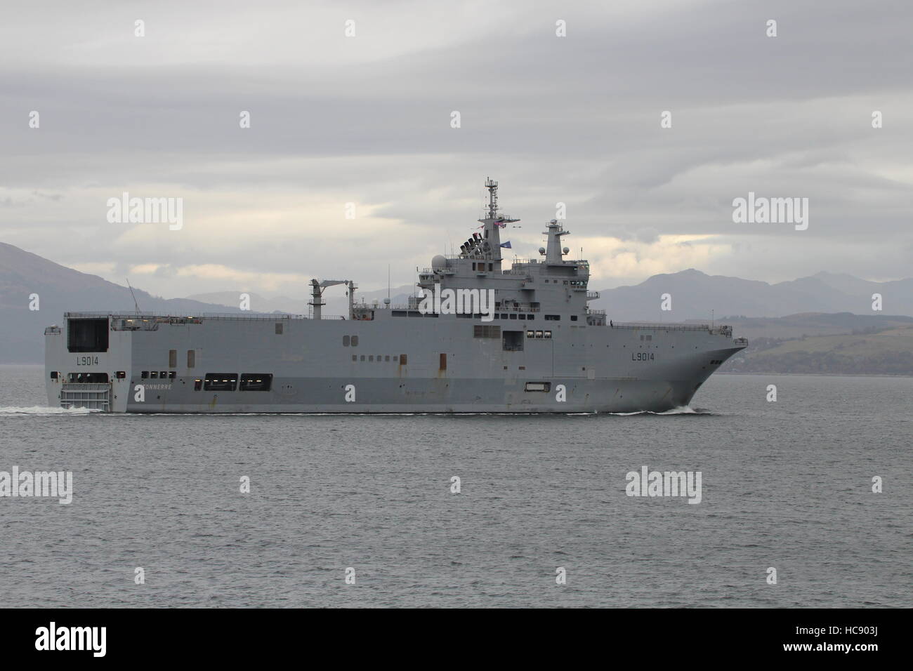 FS Tonnerre (L9014), a Mistral-class amphibious assault ship of the ...