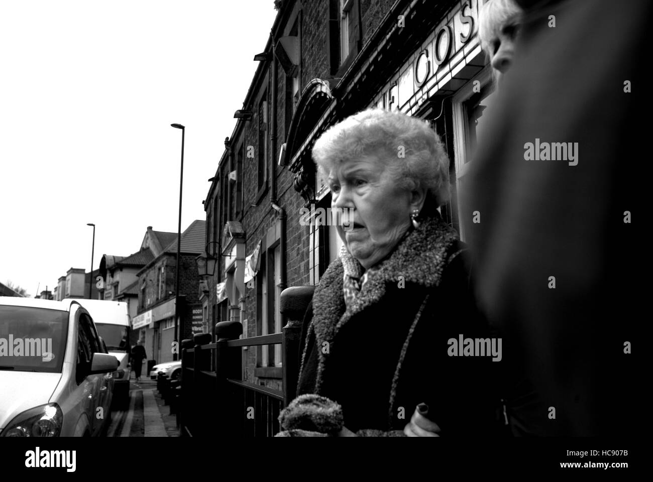 Lady outside Black and White Stock Photos & Images - Alamy