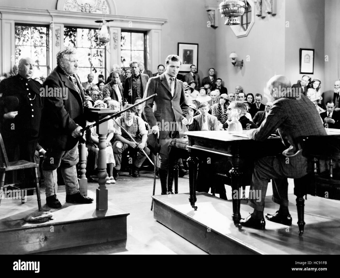 TO THE VICTOR, (aka OWD BOB), Will Fyffe, (pointing stick), John Loder ...