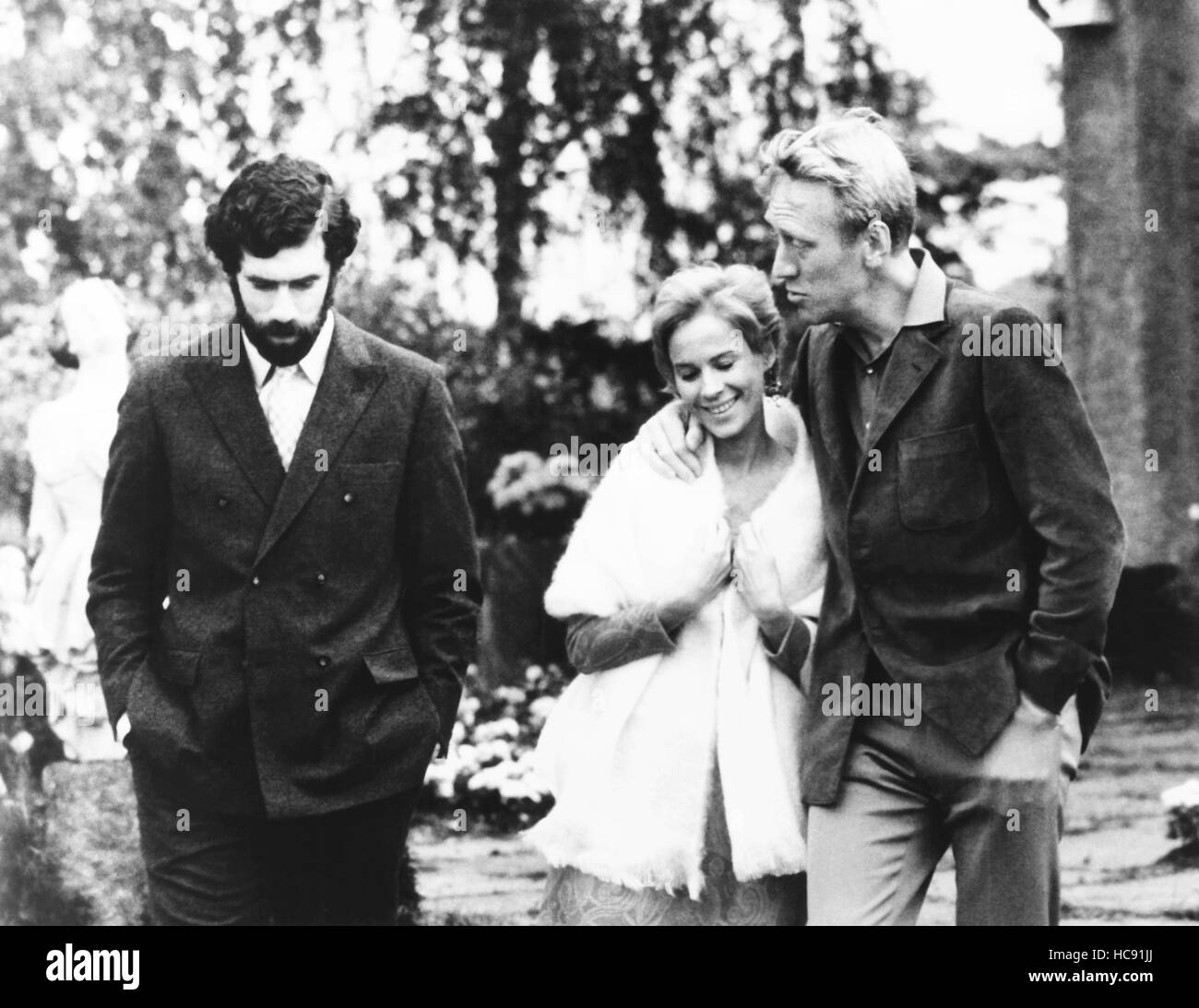 THE TOUCH, (aka BERORINGEN), from left: Elliott Gould, Bibi Andersson ...