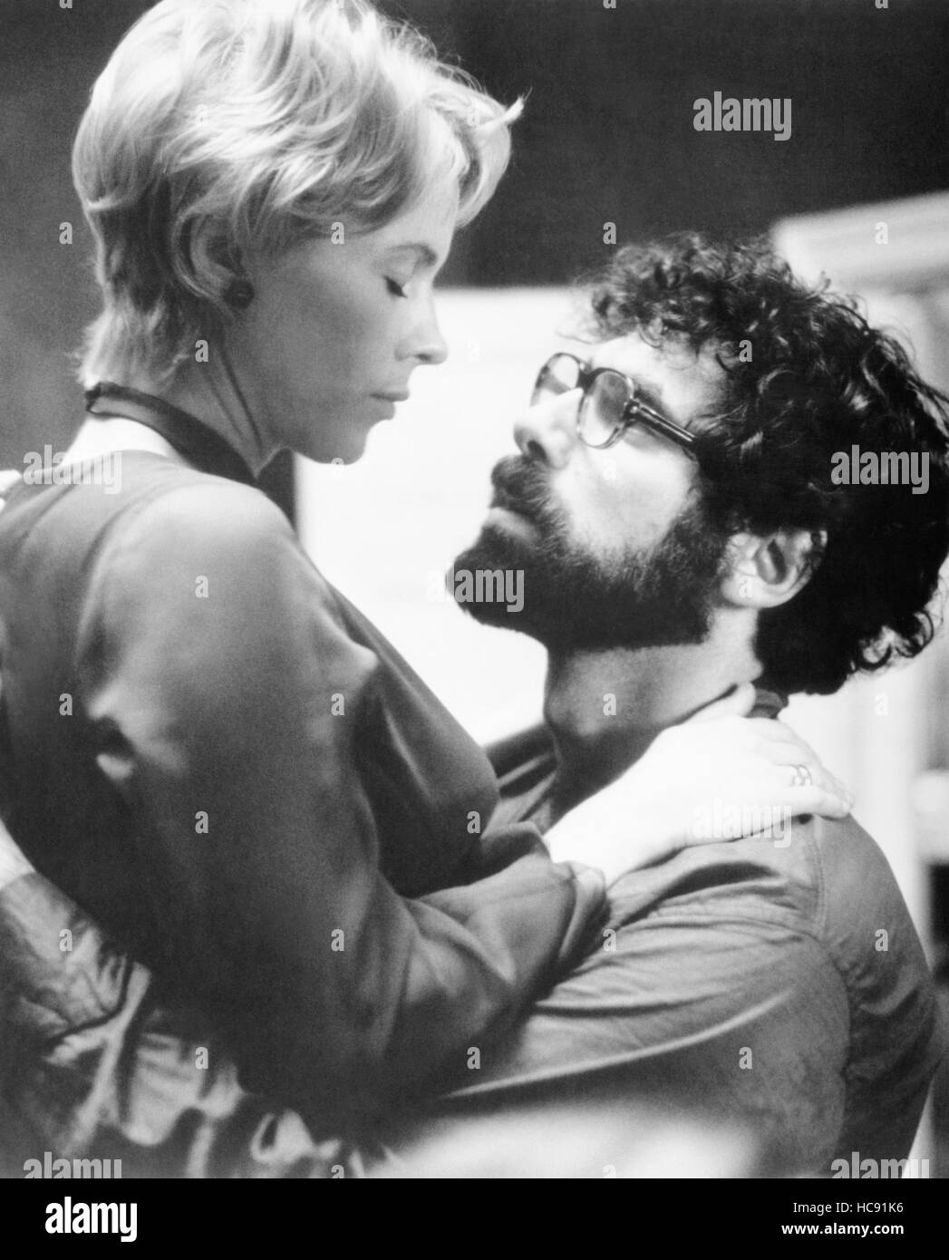 THE TOUCH, (aka BERORINGEN), from left, Bibi Andersson, Elliott Gould ...