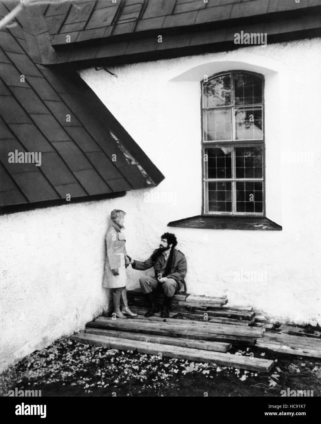 THE TOUCH, (aka BERORINGEN), from left, Bibi Andersson, Elliott Gould ...