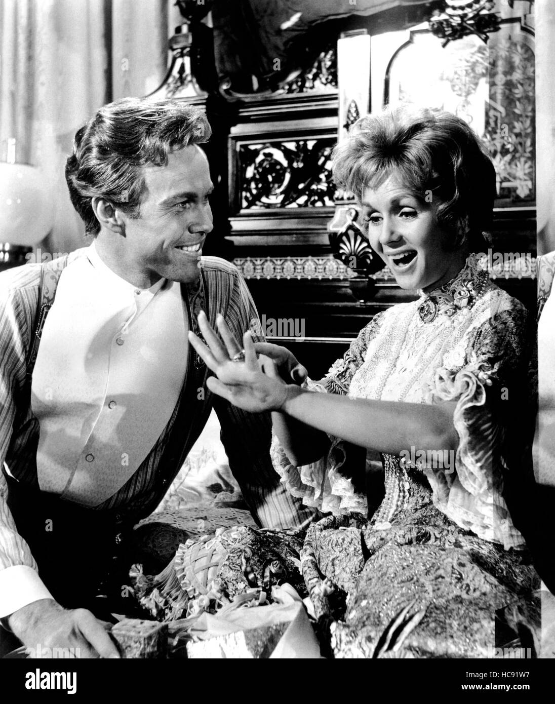 THE UNSINKABLE MOLLY BROWN, from left, Harve Presnell, Debbie Reynolds, 1964 Stock Photo - Alamy