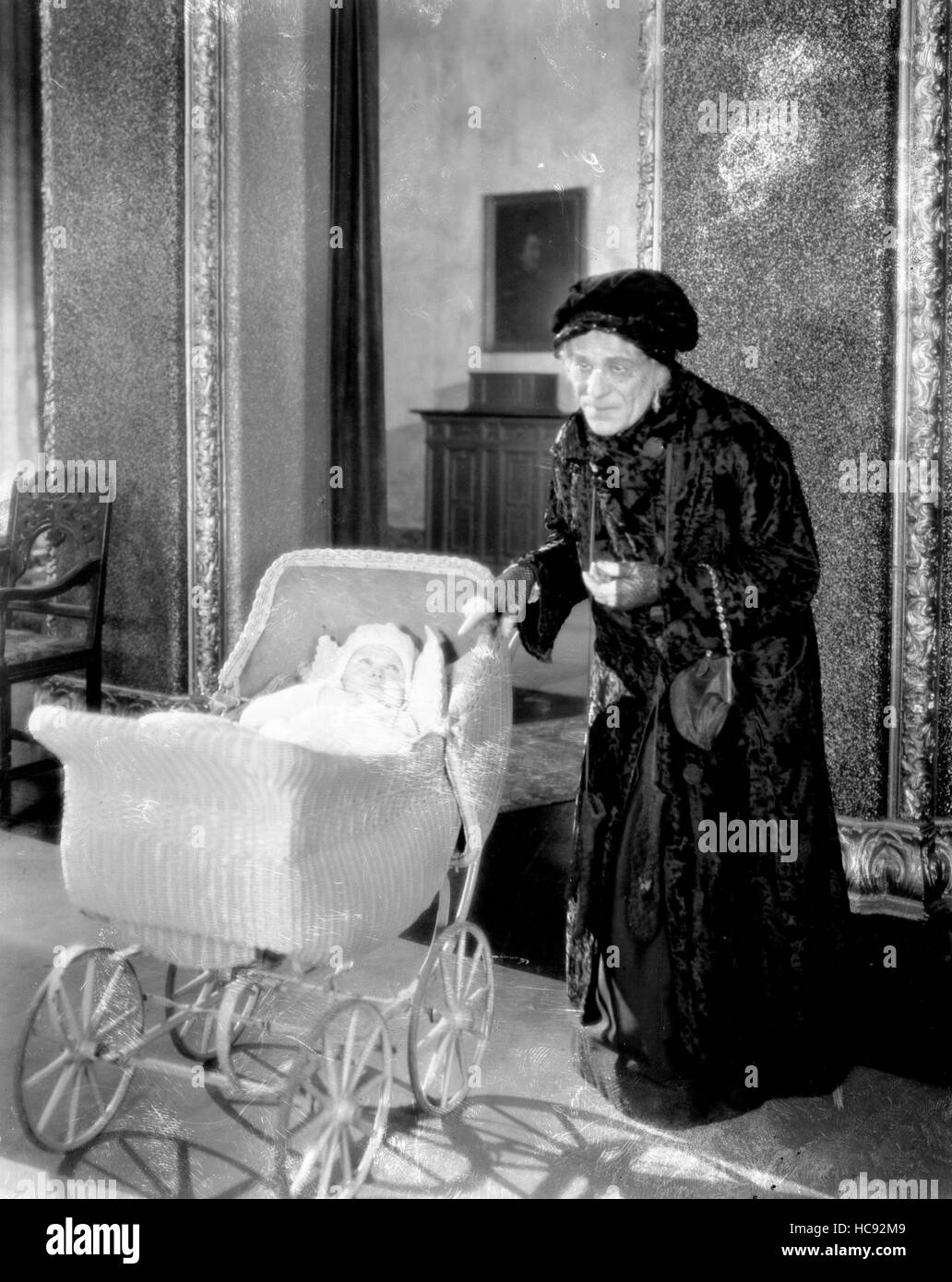 THE UNHOLY THREE, from left, Harry Earles, Lon Chaney, 1925 Stock Photo ...
