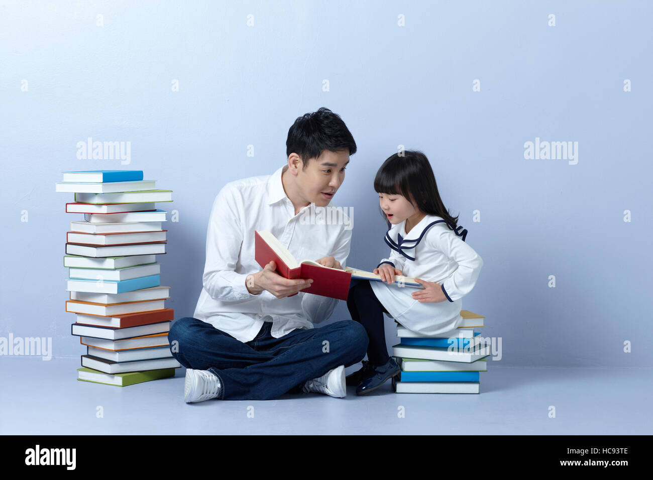 Father lifting daughter smiling hi-res stock photography and images - Alamy