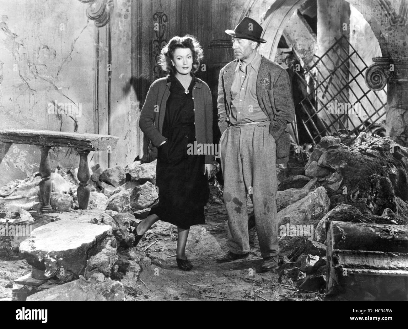 THE WALLS OF MALAPAGA, (aka LE MURA DI MALAPAGA), Isa Miranda, Jean ...