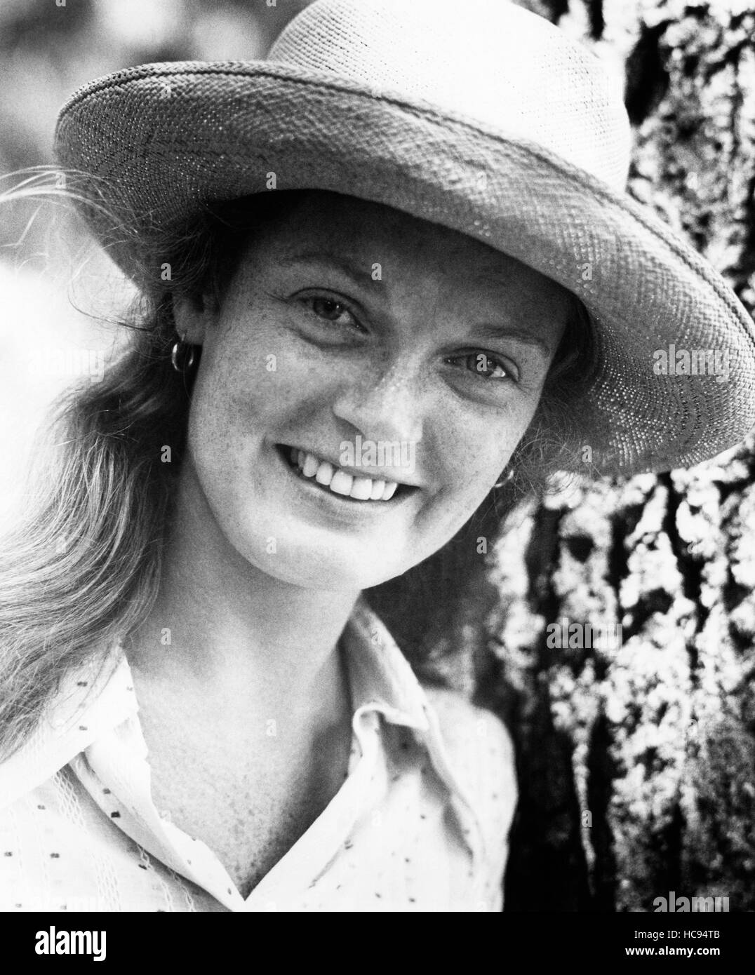 WALKING TALL, Elizabeth Hartman, 1973 Stock Photo - Alamy