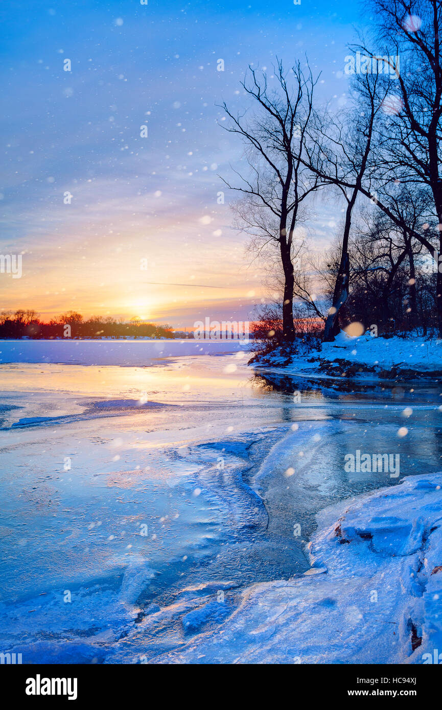 River scene landscape hi-res stock photography and images - Alamy