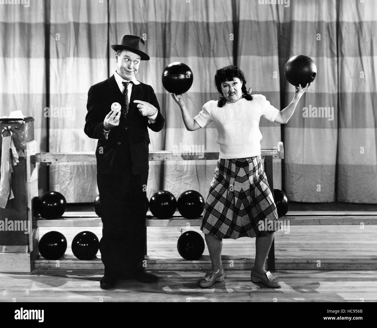 WHAT MAKES LIZZY DIZZY?, from left: Harry Langdon, Elsie Ames, 1942 ...
