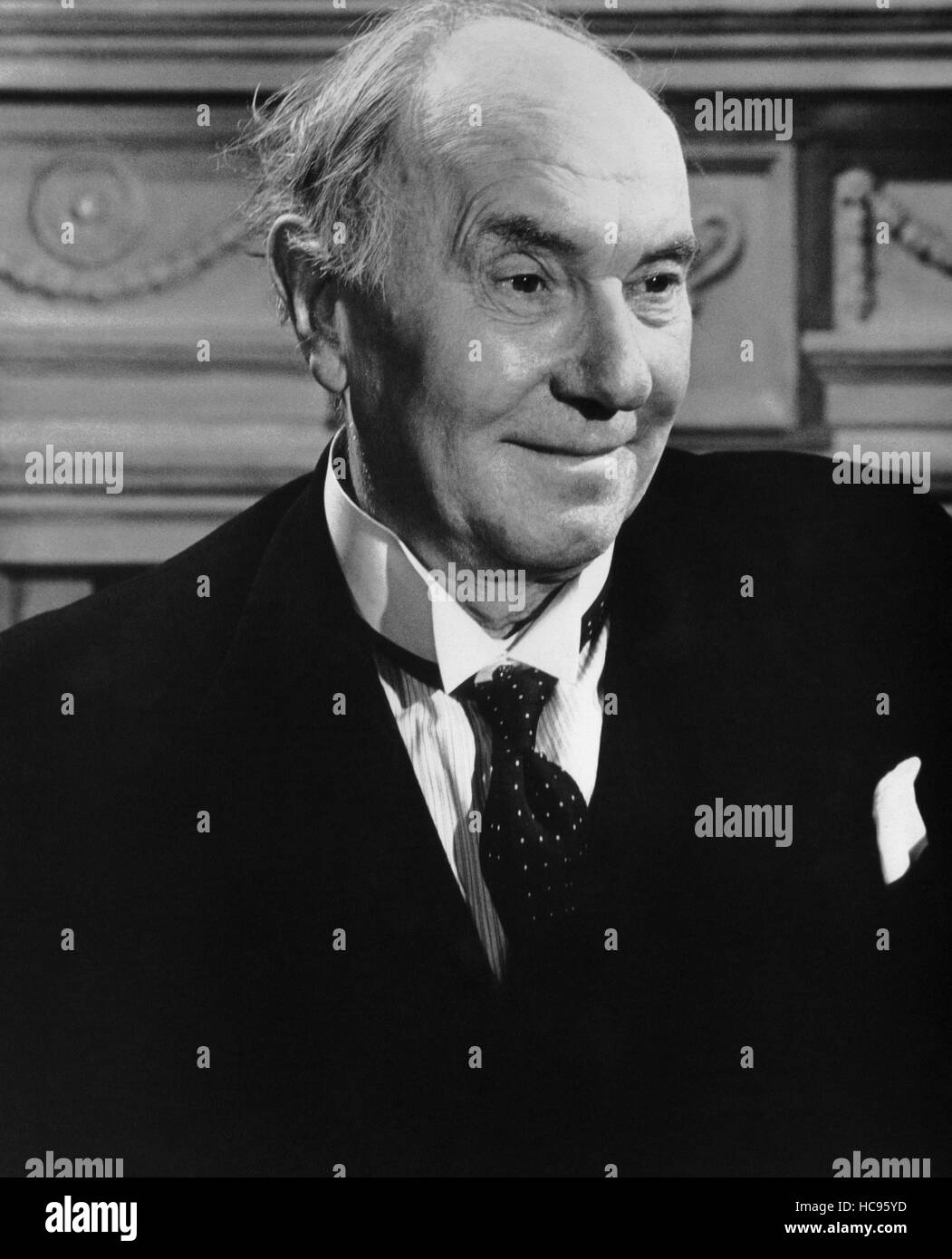 WHO SLEW AUNTIE ROO?, Ralph Richardson, 1971 Stock Photo - Alamy