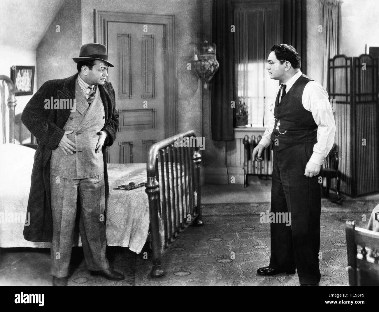THE WHOLE TOWN'S TALKING, Edward G. Robinson (right and left), 1935 ...