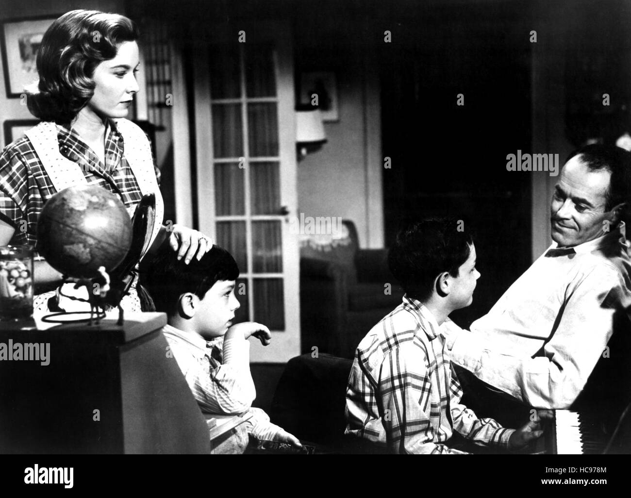 THE WRONG MAN, Vera Miles, Robert Essen, Kippy Campbell, Henry Fonda ...