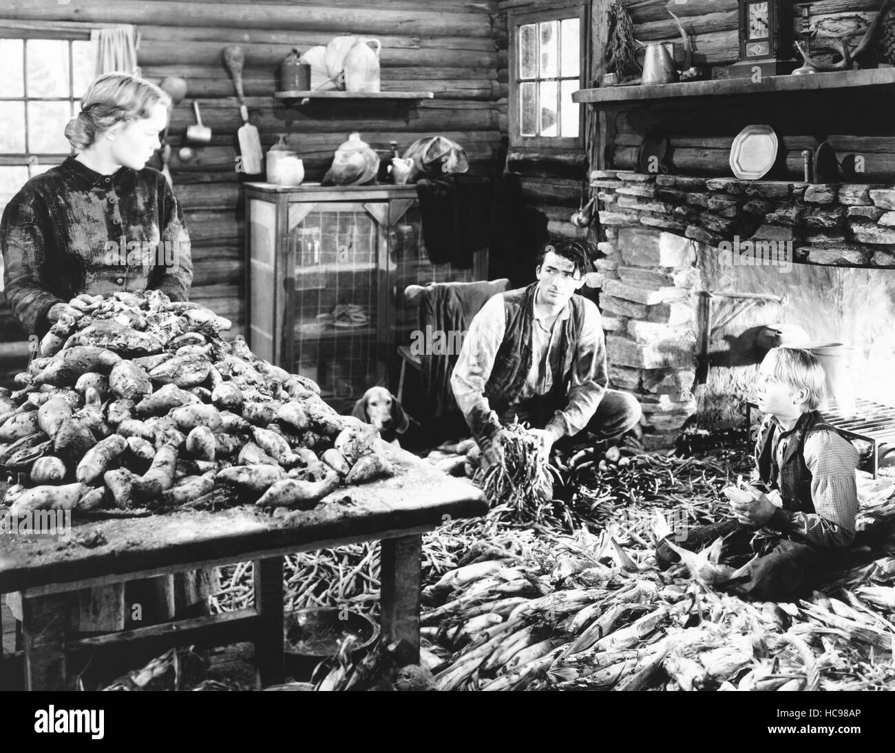 THE YEARLING, from left: Jane Wyman, Gregory Peck, Claude Jarman Jr ...