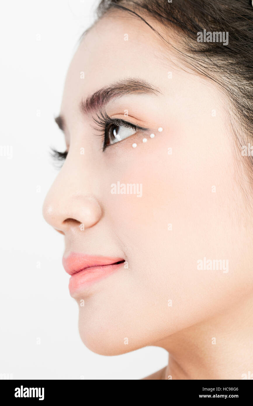 Side view face of young smiling bride Stock Photo - Alamy