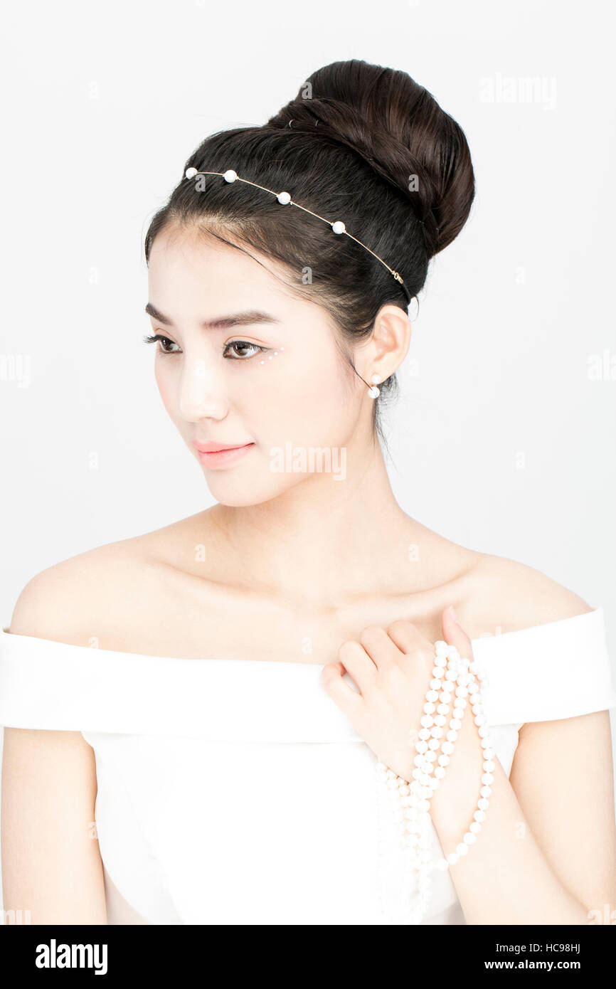 Portrait of young smiling bride with pearls Stock Photo - Alamy