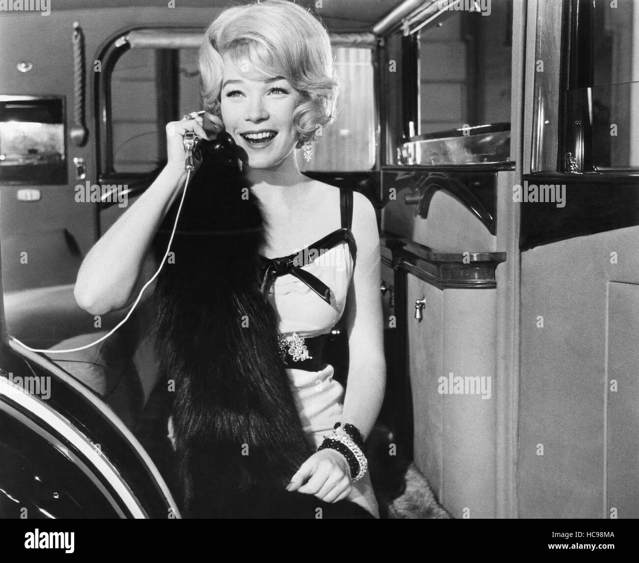 THE YELLOW ROLLS-ROYCE, Shirley MacLaine, 1964 Stock Photo - Alamy