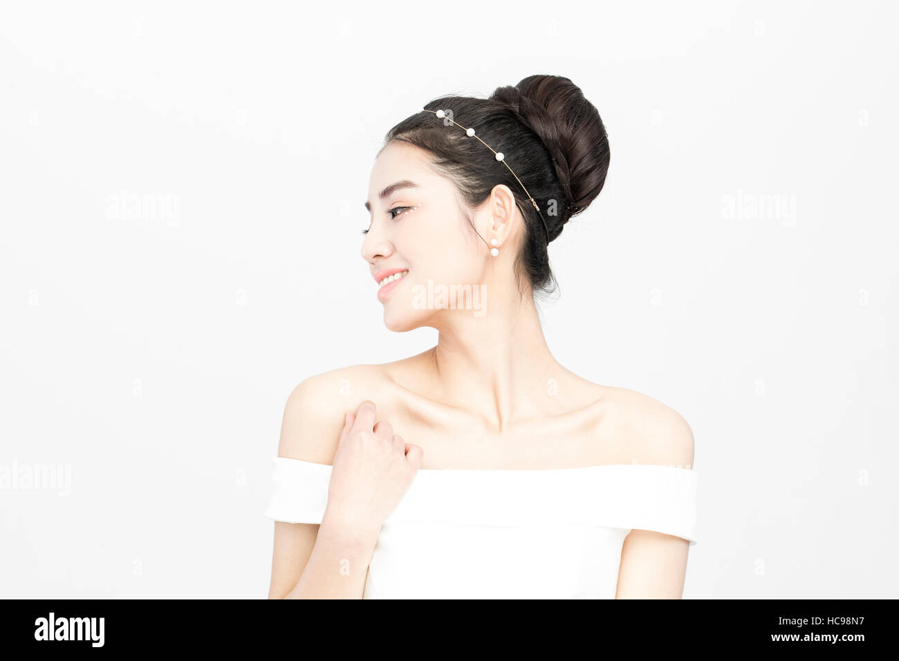 Side view of young smiling bride Stock Photo - Alamy