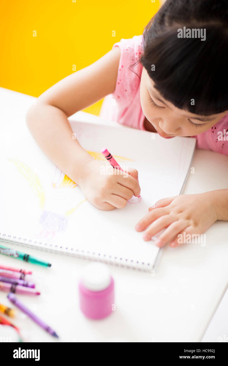 Portrait of girl drawing picture Stock Photo - Alamy