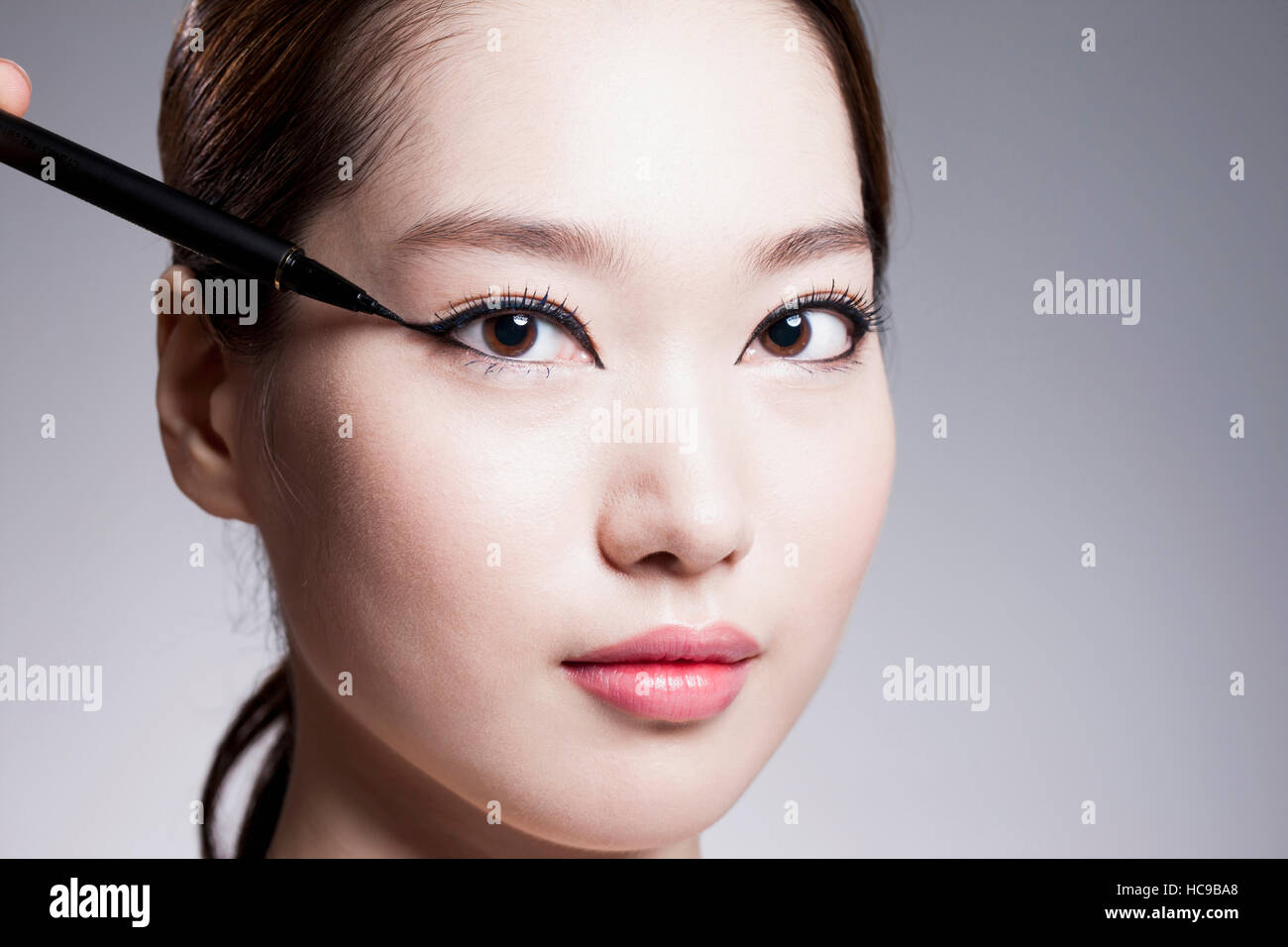 Young black woman using hi-res stock photography and images - Alamy