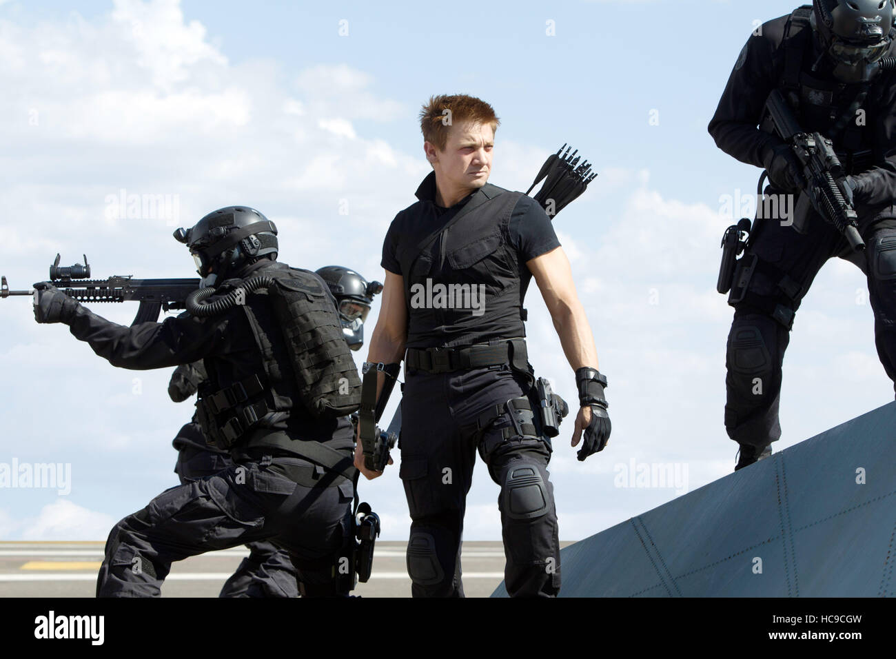 THE AVENGERS, center: Jeremy Renner (as Hawkeye/Clint Barton), 2012, ph ...