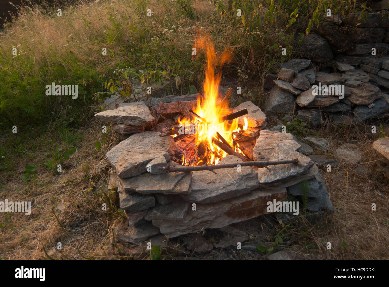 A typical man made camp fire Stock Photo - Alamy