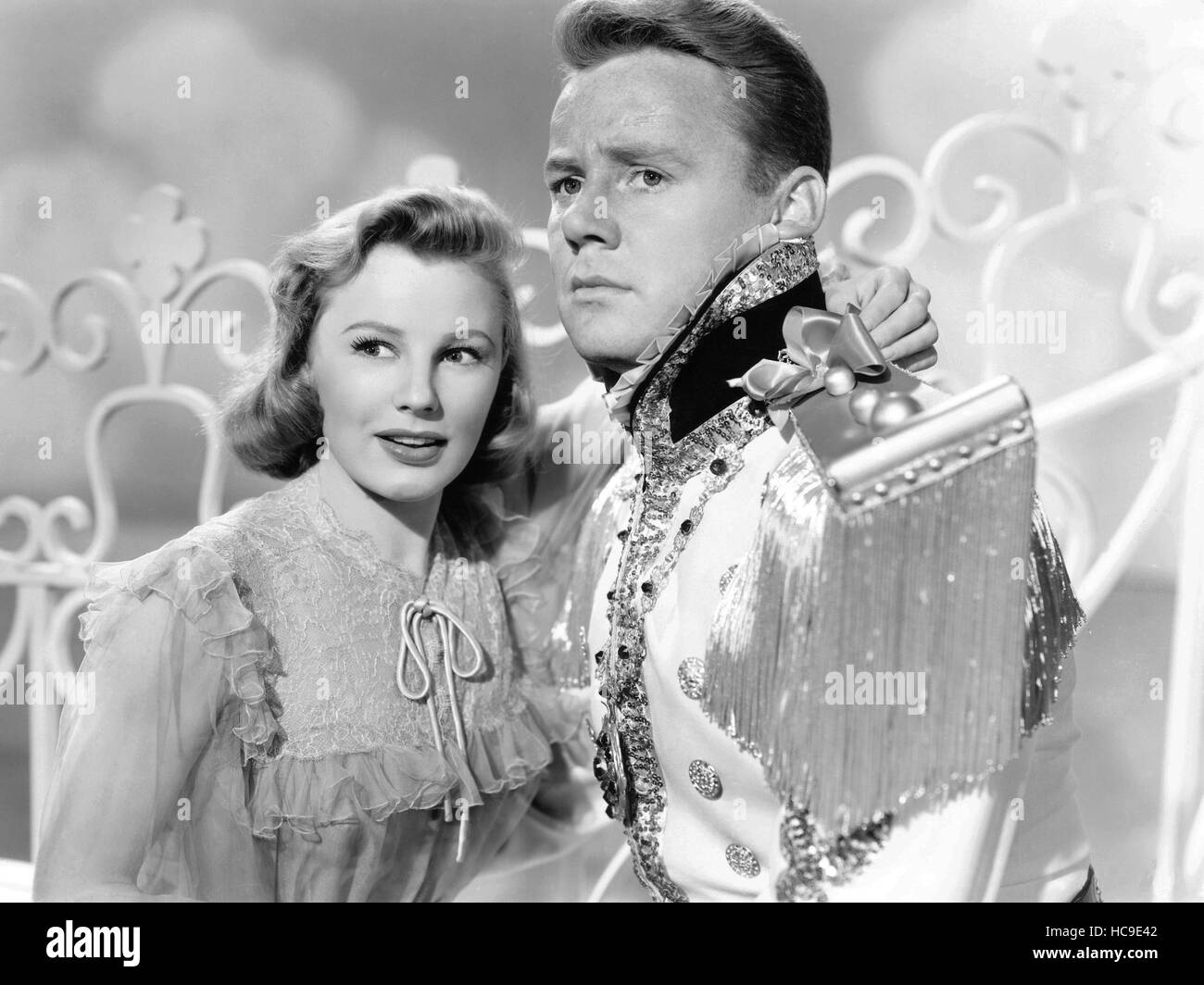 TWO GIRLS AND A SAILOR, June Allyson, Van Johnson, 1944 Stock Photo - Alamy