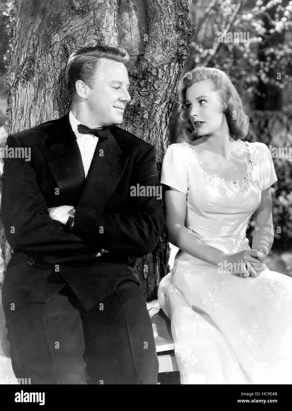 TWO GIRLS AND A SAILOR, Van Johnson, June Allyson, 1944 Stock Photo - Alamy