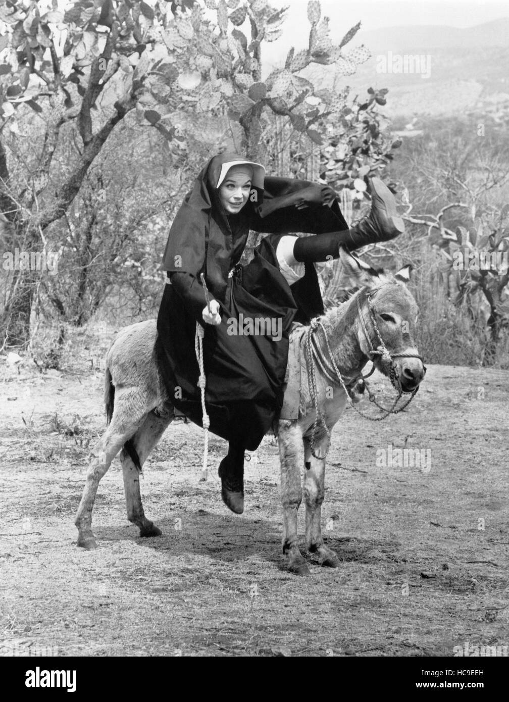 TWO MULES FOR SISTER SARA, Shirley MacLaine, 1970 Stock Photo - Alamy