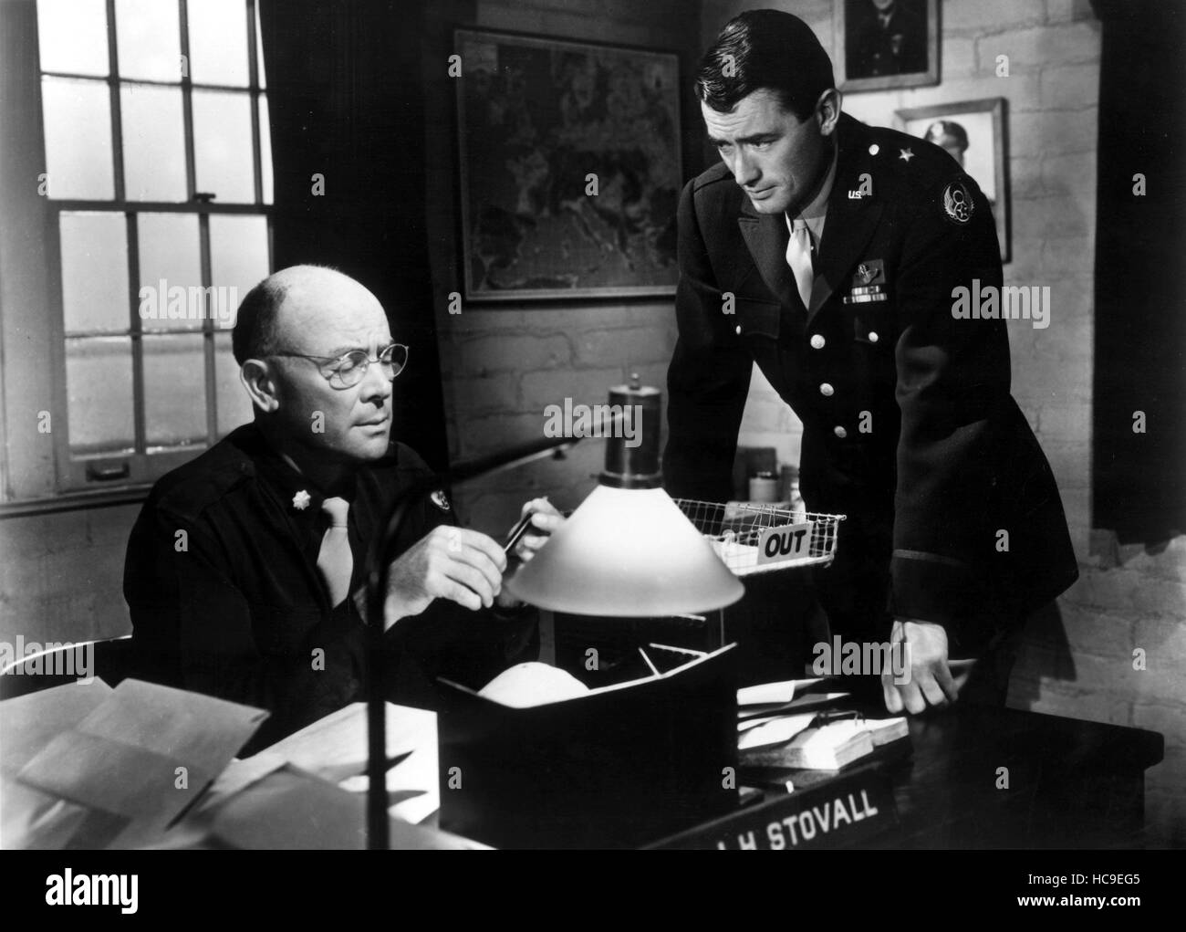 TWELVE O'CLOCK HIGH, Dean Jagger, Gregory Peck, 1949 Stock Photo - Alamy