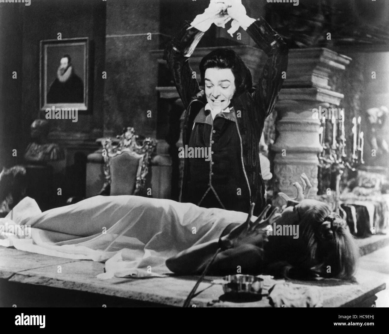 TWINS OF EVIL, Damien Thomas (top), Luan Peters, 1971 Stock Photo - Alamy