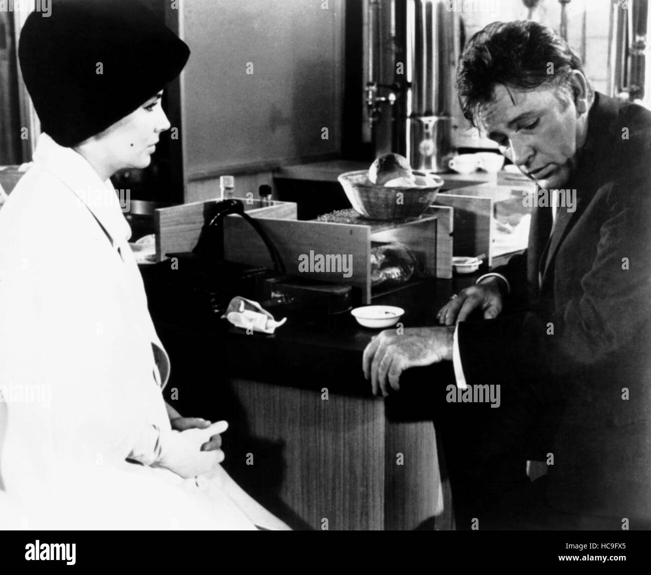 THE V.I.P.S, from left, Elizabeth Taylor, Richard Burton, 1963 Stock ...