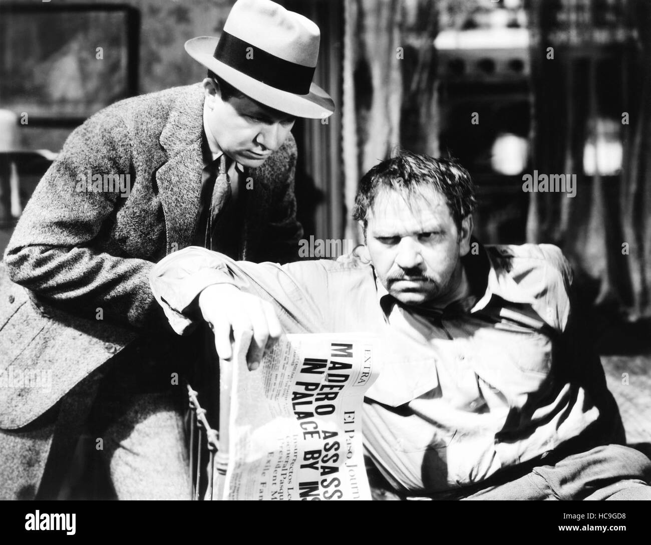 VIVA VILLA, from left: Stuart Erwin, Wallace Beery, 1934 Stock Photo ...