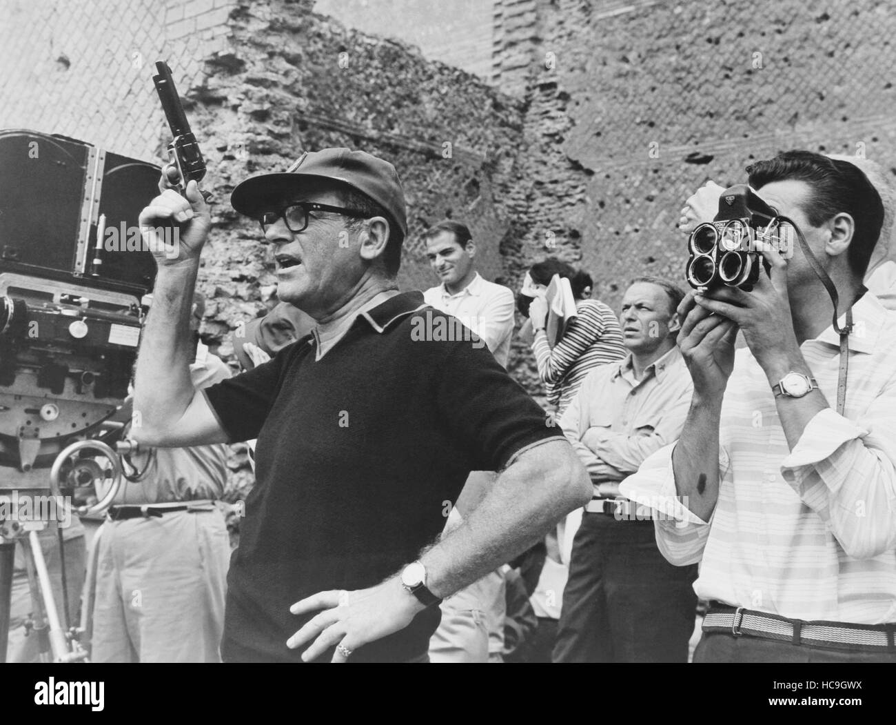 VON RYAN'S EXPRESS, director Mark Robson (gun), Frank Sinatra (arms ...